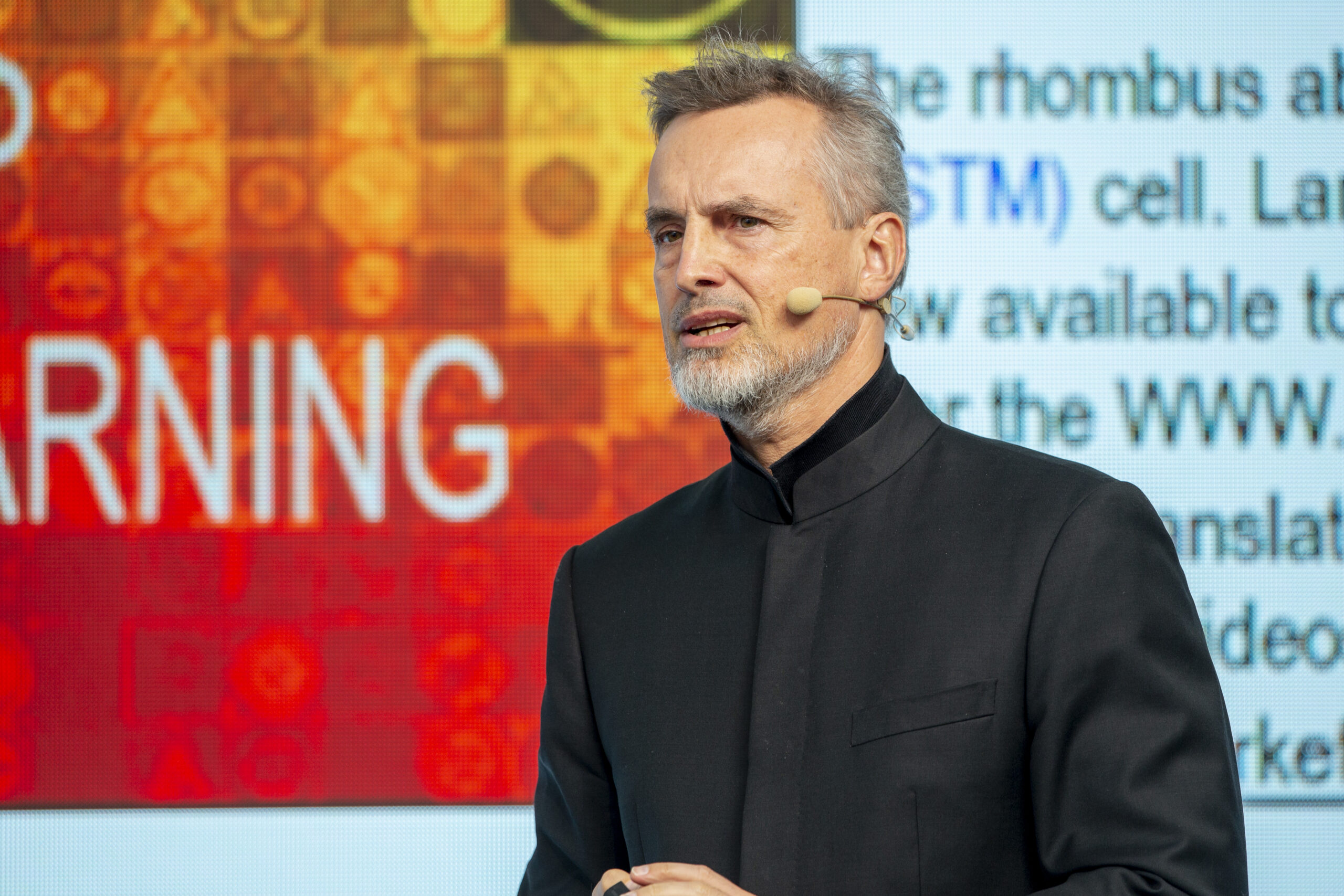 Prof. Schmidhuber: „Wir werden Maschinen erziehen wie Kinder“