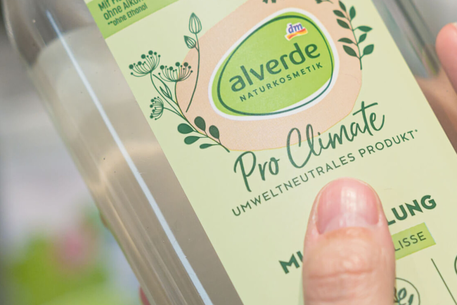 Gericht verbietet dm-Labels "umwelt-" und "klimaneutral" - absatzwirtschaft